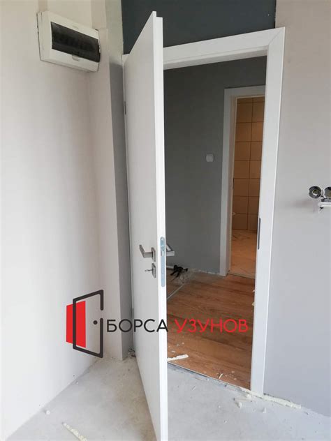 Алуминиева врата с обличаща каса