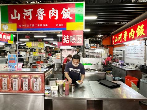 台中美食 山河魯肉飯 第二市場人氣排隊名店~肥瘦適中爌肉飯．鹹香入味還有提供外帶禮盒