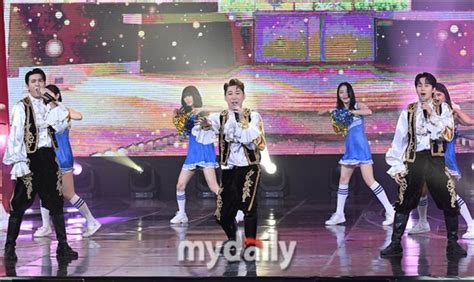 [md포토] 허경환 영기 김선근 화려한 오프닝 무대 네이트 연예