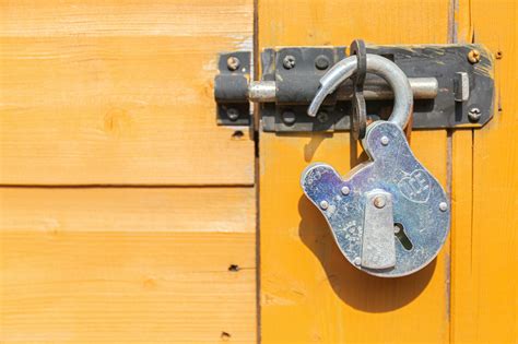 Optimistic Vs Pessimistic Locking