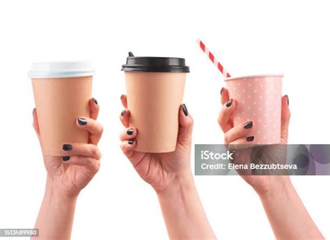 하얀 배경에 커피 종이컵을 들고 있는 여러 여성의 손 앞 View 3 명에 대한 스톡 사진 및 기타 이미지 3 명 건강한 생활방식 공란 Istock