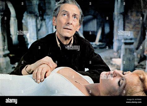 Peter Cushing And Stephanie Beacham Film Dracula Ad 1972 Uk 1972