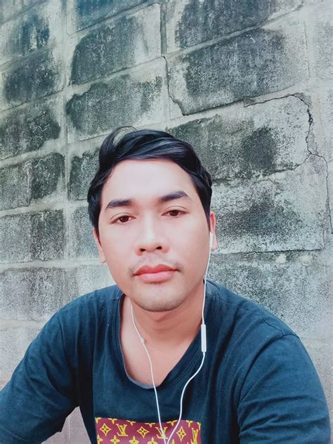 អ្នកធ្វើវីដេអូផុសសាធារណៈ Mmo