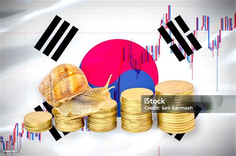 주식 차트와 대한민국의 국기 앞에 동전 더미에 크롤링 달팽이의 금융 비즈니스 개념 느린 경제 성장 부귀에 대한 스톡 사진 및 기타 이미지 Istock
