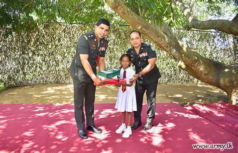 212 පාබල බලසේනාව පාසල් උපකරණ පරිත්‍යාග කිරීමේ වැඩසටහනක් පවත්වයි Sri