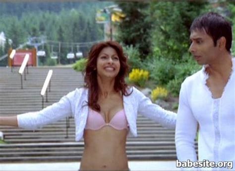 Indian Actress Tanisha Mukherjee Hot Bikini Suit Showing Her Boobs Bra Pad