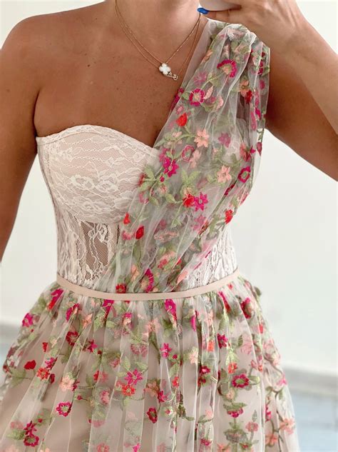 پیراهن تاپ لکس با تور رومی گل دار کرم حبرات