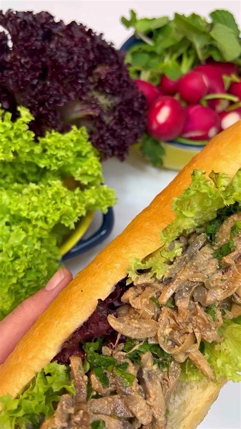 طرز تهیه ساندویچ گیاهی قارچ و گردو