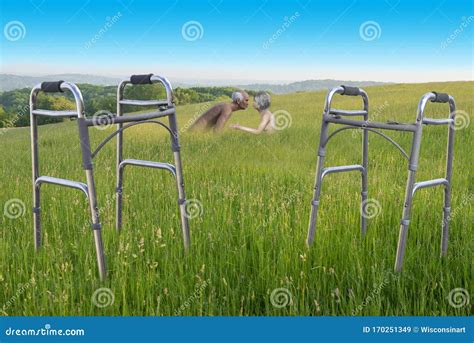 Äldre Par Kärlek Sex Romer Funny Fotografering För Bildbyråer Bild Av Roman Hjälpmedel