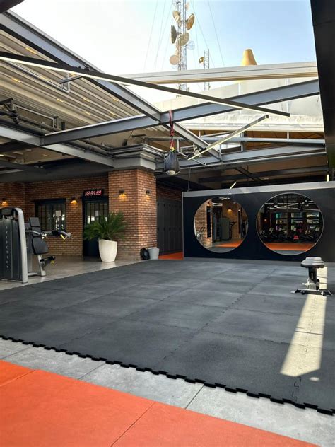 باشگاه بدنسازی بانوان آرنا باشگاه بانوان در باغستان غربی تبلیغات اینترنتی بیلبورد