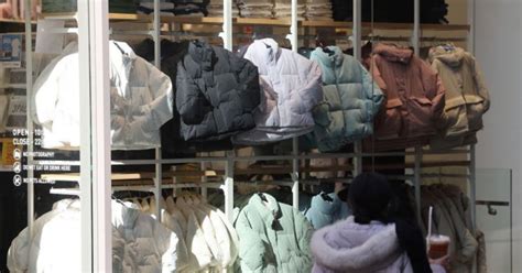 유행 바뀐 등골 브레이커…초등생도 찾는 명품 패딩 해외에서 공수해 입히기도