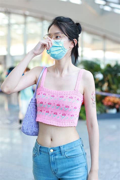 乔欣粉色吊带秀无敌小蛮腰 戴眼镜似清纯学妹 搜狐大视野 搜狐新闻