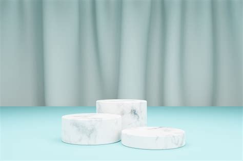 파란색 배경에서 제품 프레젠테이션을 위한 섬유 커튼과 3개의 대리석 실린더 차분한 파스텔 색상의 3d 모델링 씬 간단한 기하학적 3d 요소로 빈 플랫폼 모형 0명에 대한