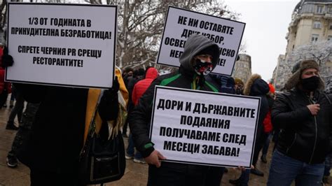 Три минути Спорът на ЕС и Astrazeneca за ваксините ескалира Какво направи Байдън в първата си