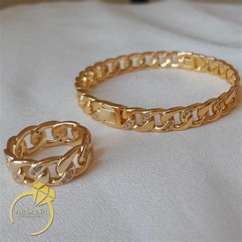 خرید و قیمت ست زنانه دستبند النگویی و انگشتر استیل طرح کارتیر رنگ طلایی