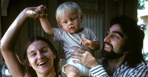 Трудное детство знаменитого актера Леонардо Ди Каприо