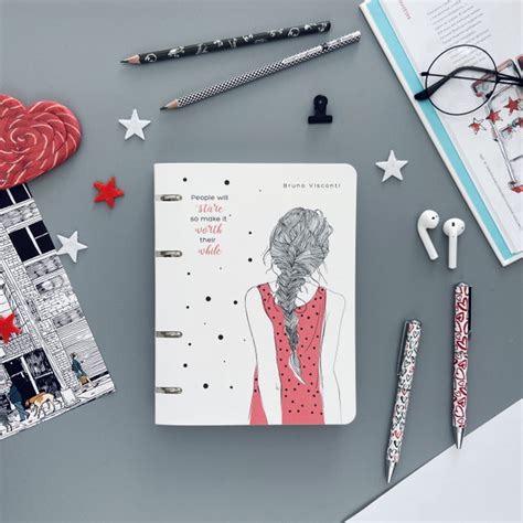 Тетрадь на кольцах А5 со сменным блоком Bruno Visconti ДЕВУШКА С КОСИЧКОЙ в пластиковой