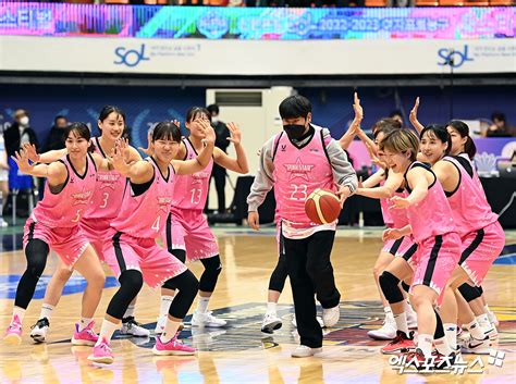 핑크스타 팬과 함께 지구방위대로 변신 포토 네이트 스포츠