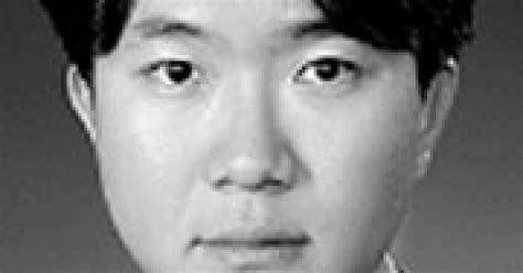 국민대 신소재공학부 이장식 교수팀 자유자재로 구부릴 수 있는 새 반도체 소자 개발