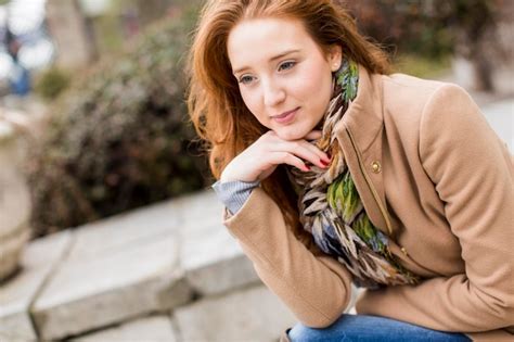 Mujer Joven Pelirroja Foto Premium