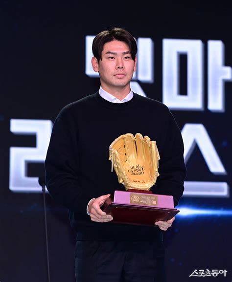 홍창기 넷마블 리얼스타상으로 2관왕 [포토]