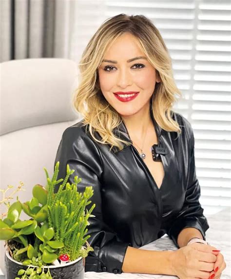 Sessiz dokunuşlar Dermatolog Dr Neslihan Dolar Köşe Yazısı Hürriyet Haberler