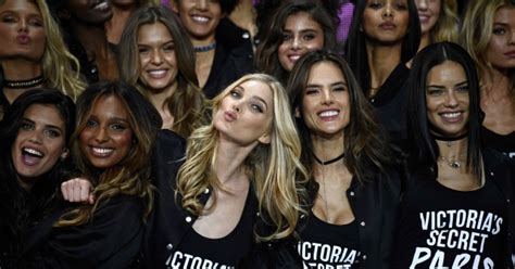 [포토] 빅토리아 시크릿 패션쇼 포토콜 사랑스러워