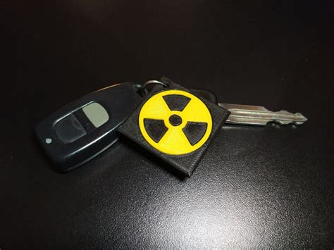 Stl File Radiation Warning Keychain брелок знак радіації ⚠️・3d Print