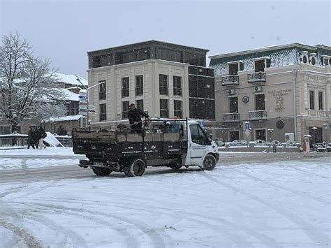 თელავის ცენტრალურ და შიდა საუბნო გზებზე ტექნიკური მარილის დაყრის