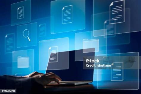 문서 관리 시스템 온라인 문서 데이터베이스 및 Erp 엔터프라이즈 비즈니스 기술로 조직의 파일 지식 및 문서를 효과적으로 관리하는 자동화 된 프로세스 개념에 대한 스톡 사진