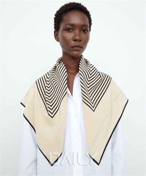 데일리 가을이 온다 패셔니스타 만들어주는 스카프 브랜드 패션 스카프브랜드스카프브랜드가을스카프가을스카프브랜드패셔니스타스카프스타일링스카프종류