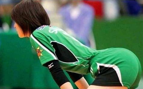 日本女排女神因紧身裤而爆红退役拒绝下海拍片婚后三年无子