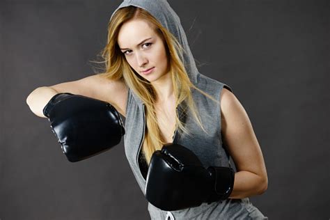 복 서 여자아이 예습 권투 장갑을 착용합니다 건강한 생활방식에 대한 스톡 사진 및 기타 이미지 건강한 생활방식 격투기