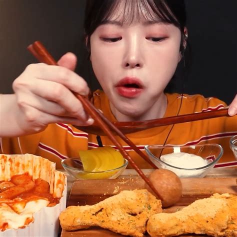 Hello Everyone This Is Boki🤗 Today I Heard That There Was A Burger With 4 Patties In The New