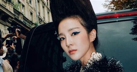 산다라박 파리 패션 위크 가더니…하늘로 솟은 머리 파격 [★shot ]