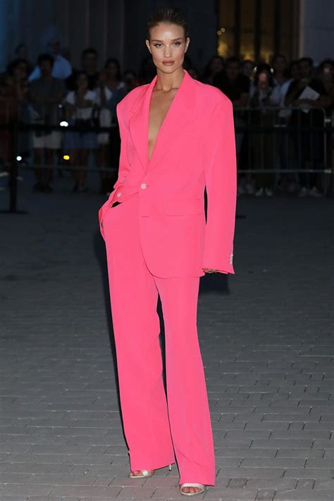 Rosie Huntington Whiteley Braless For Versaces Fashion Show Scandal Planet