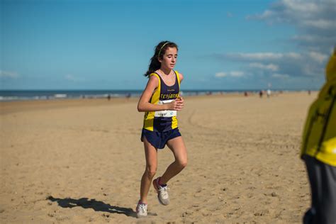무료 이미지 바닷가 바다 사람 달리는 휴양 조깅 스포츠 지구력 체육 실기 육체적 운동 인간 행동 울트라 마라톤 크로스 컨트리 달리기