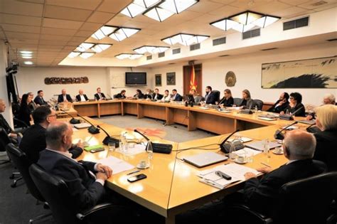 ФАКТОР НА ДЕНОТ Работната група за уставни измени одржа седница Маргарита Цаца Николовска