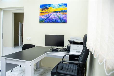 На Київщині відбудували зруйновану росіянами амбулаторію Вечірній Київ