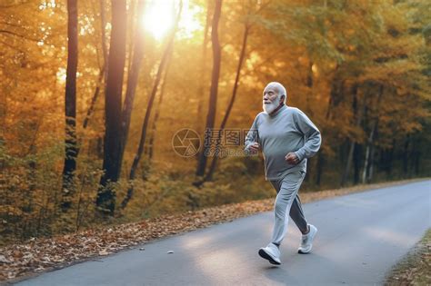 正在运动的老人高清图片下载 正版图片600173540 摄图网