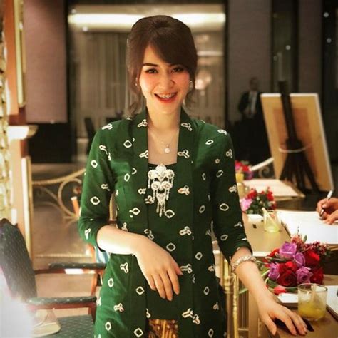 Potret Cantik Putri Sirty Cikita Dalam Balutan Kebaya Polwan Viral Yang Kini Jadi Sorotan