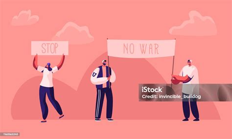 파업 이나 시위 남성 전쟁 항의 폭동 피켓에 대 한 표지판과 함께 남성 여성 운동가 캐릭터에 플래카드와 간판으로 사람들을 항의 만화 플랫 벡터 일러스트 거리에 대한 스톡
