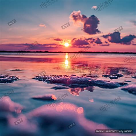 Ai创作图阈限粉红色日落 涠洲岛日落 粉红色海洋 粉色海洋 三娘湾落日余晖 粉红色的海洋 涠洲岛夕阳 三娘湾晚霞 粉色的海洋 坛南湾红霞 海水倒影霞光 涠洲岛大海日落风景 粉色的海景 广西三娘