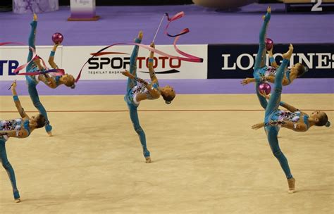 «Сборная России завоевала золото ЧМ по художественной гимнастике в групповых упражнениях в