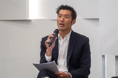 ธนาธร ถก กมธ ถ่ายโอนธุรกิจกองทัพฯ ปัดปูทางหวนการเมือง เมินคนค้านนั่ง กมธ