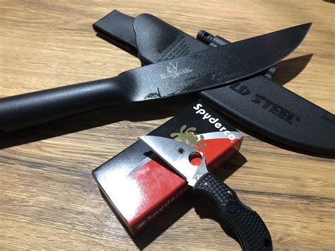 Nkd Spiderco Manbug And Coldsteel Bushman R Knives