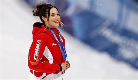 Eileen Gu Laughed At Reporters Question About Silver Medals