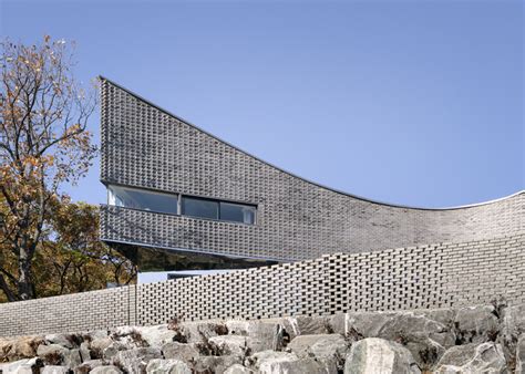 The Curving House By Joho Architecture
