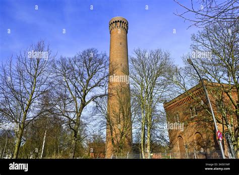 Der 64 Meter Hohe Historische Wasserturm In Rothenburgsort Hamburg