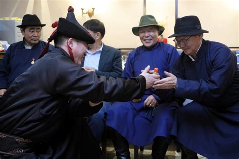 Хүнсний хувьсгал төрийн бус байгууллага сар шинийн золголтоо хийлээ